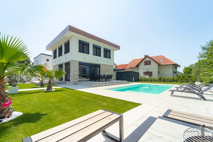 5 Stars Balaton Villa Zamárdi With Pool - Ungheria