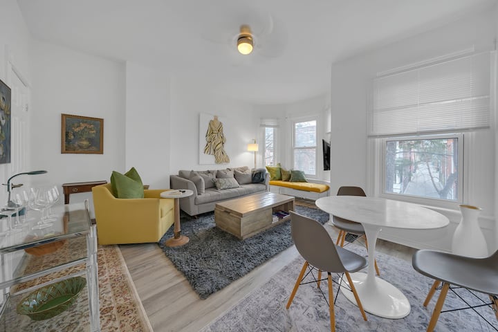*Spacious* - 2 Bdrm Home In Kensington Market - Toronto