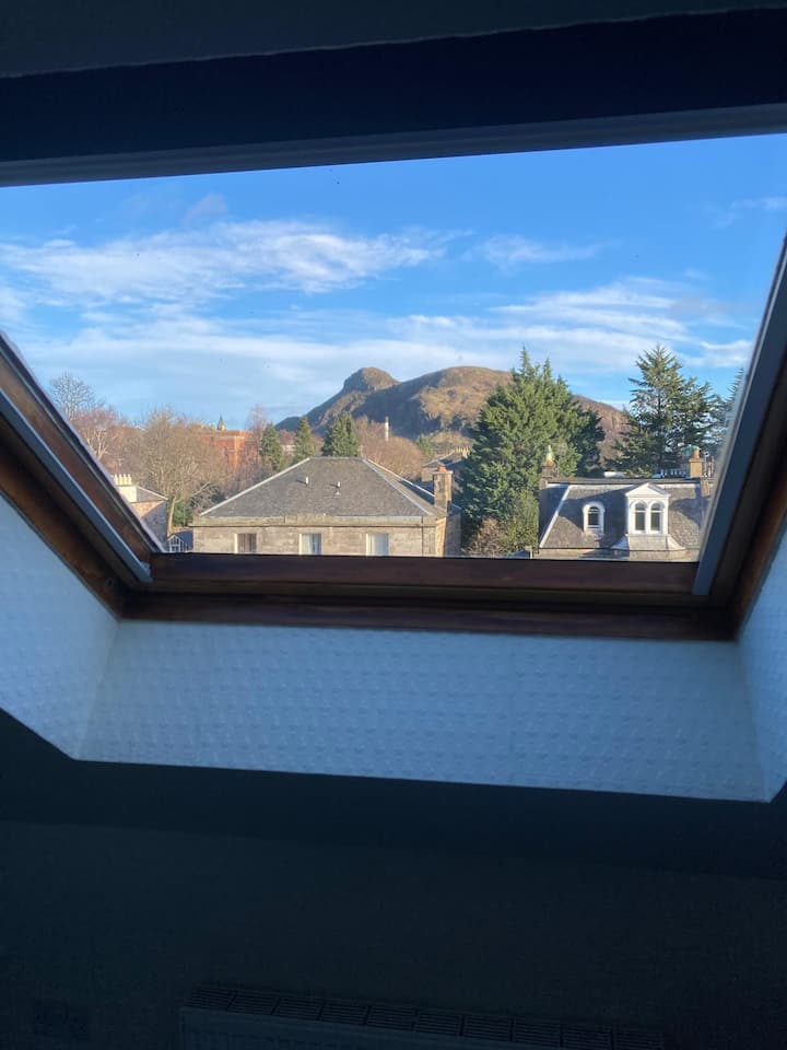 Cosy, Quiet Double Room In Attic With Great Views - Edinburgh