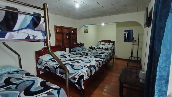 Alojamiento Cómodo Y Acogedor - Cuenca, Ecuador