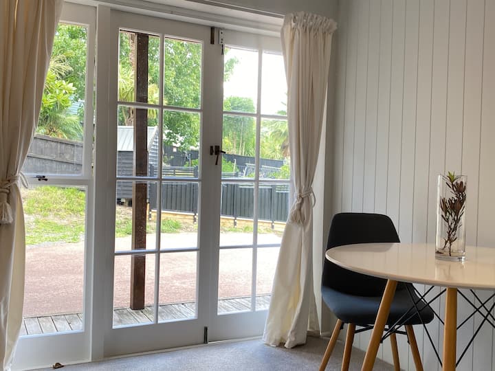 Cockle Bay Apartment - Waiheke Island