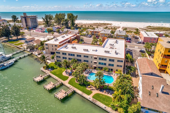 Gulf Coast Beach Life - Treasure Island Fl - Treasure Island, FL