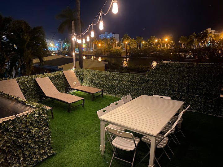 Huge Beach House - Water View, Pool, Kayaks, Games - Hollywood, FL