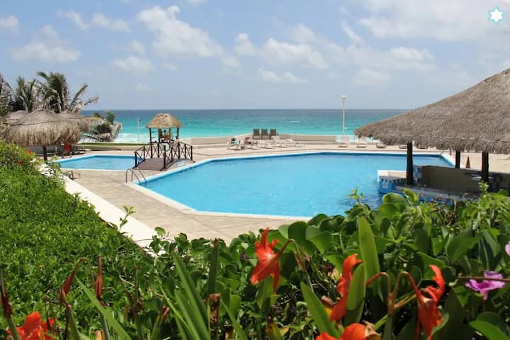 Private Beach, Pool, Restaurant, Parking - Cancún