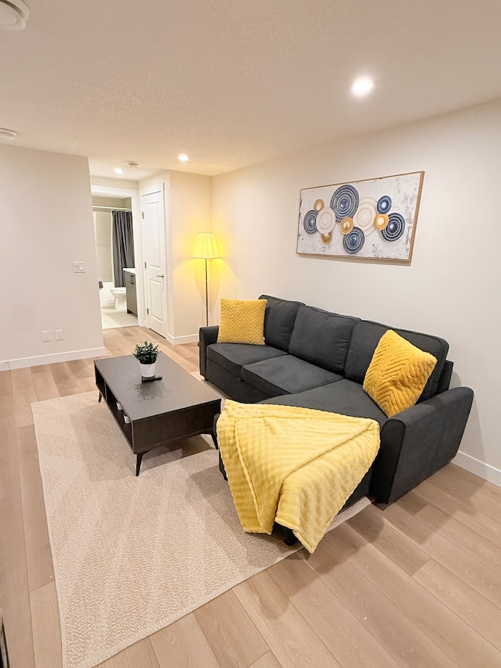 Modern Seton Suite | Kitchen + Laundry + Tv - Calgary