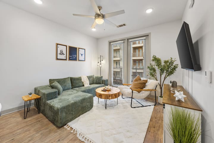 The Stockyard Escape | Pool + Gym + Free Parking - Cultural District - Fort Worth