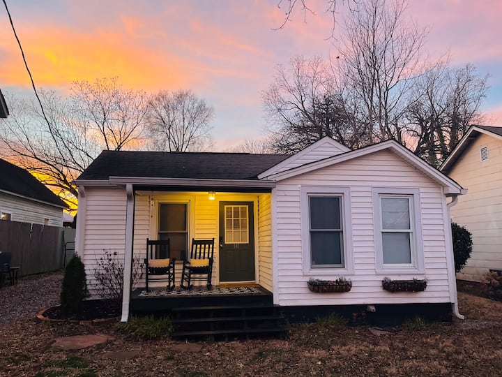 Mooresville’s Downtown Cottage - Mooresville, NC