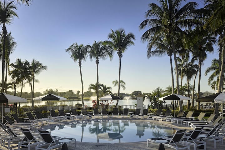 Modern Remodeled Condo Pga Golf Course Wow Views - Juno Beach, FL