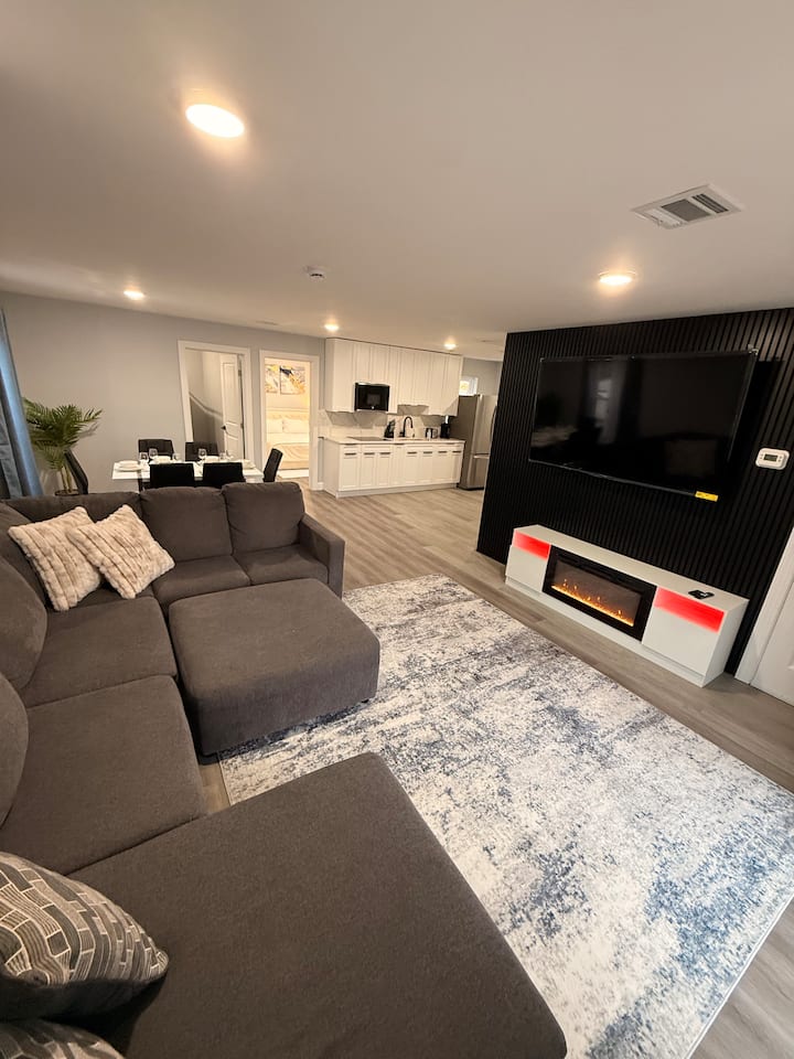 Apartamento Nuevo 3 Cuartos, Limpio Y Moderno. - Queens, NY