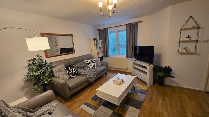 A Cosy Front-row Seat To Nature - Free Parking - Swindon