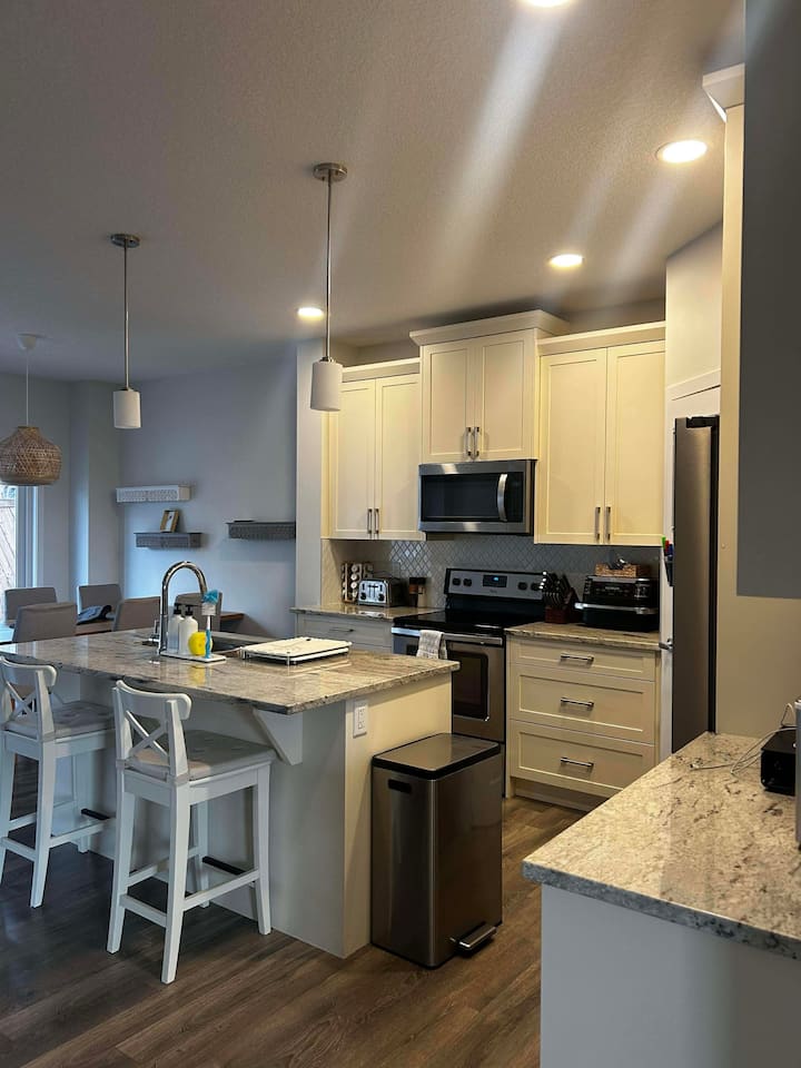 3 Bedroom Home In Sunset Ridge, Cochrane. - 科克倫