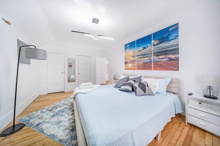 Modern Comfort Near Everything King Bed - Akron, OH