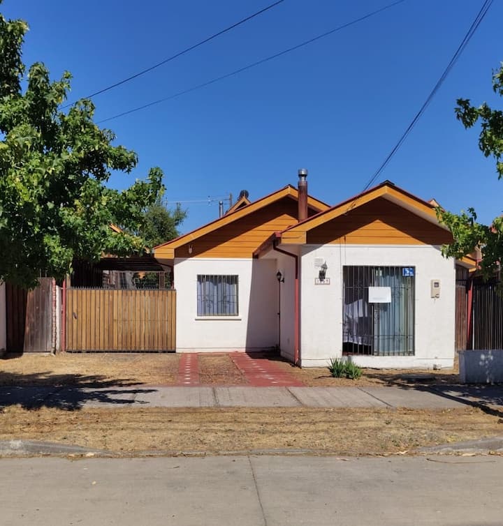 Casa Acogedora Frente A Villa Barcelona, Chillán. - Chillan