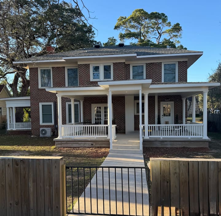 The Red Brick House - Caldwell, TX