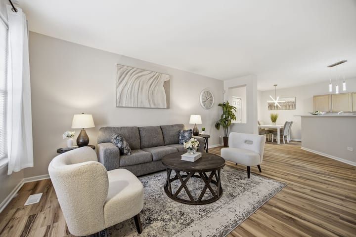 Modern 2br/2ba W/king Master, Grg, Mid-term Stay - Brookfield, IL