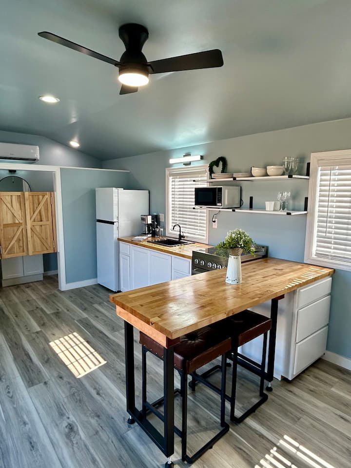 Country Cove Tiny House Quiet, Cozy, Close Enough - Lakeland, GA