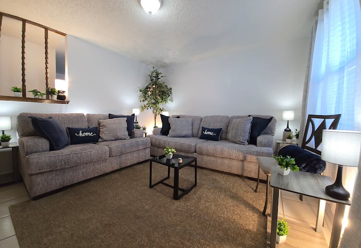 2plex 11 Guests Speakingrockcasino Loop 375 & I-10 - El Paso, TX