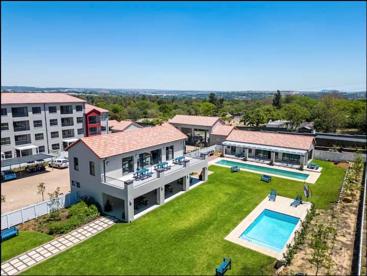 Kālma Sandton|2b Garden Condo | Pool | Padel | Gym - Lanseria