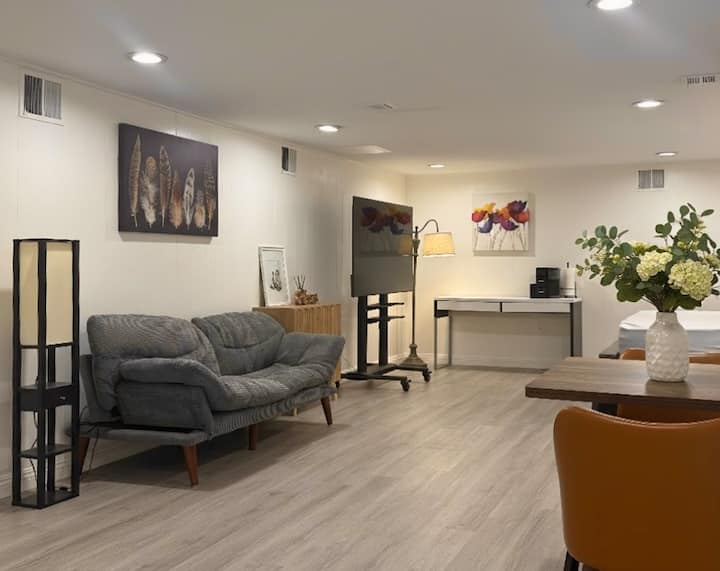 Private And Roomy And With Free Parking - Pasadena, CA