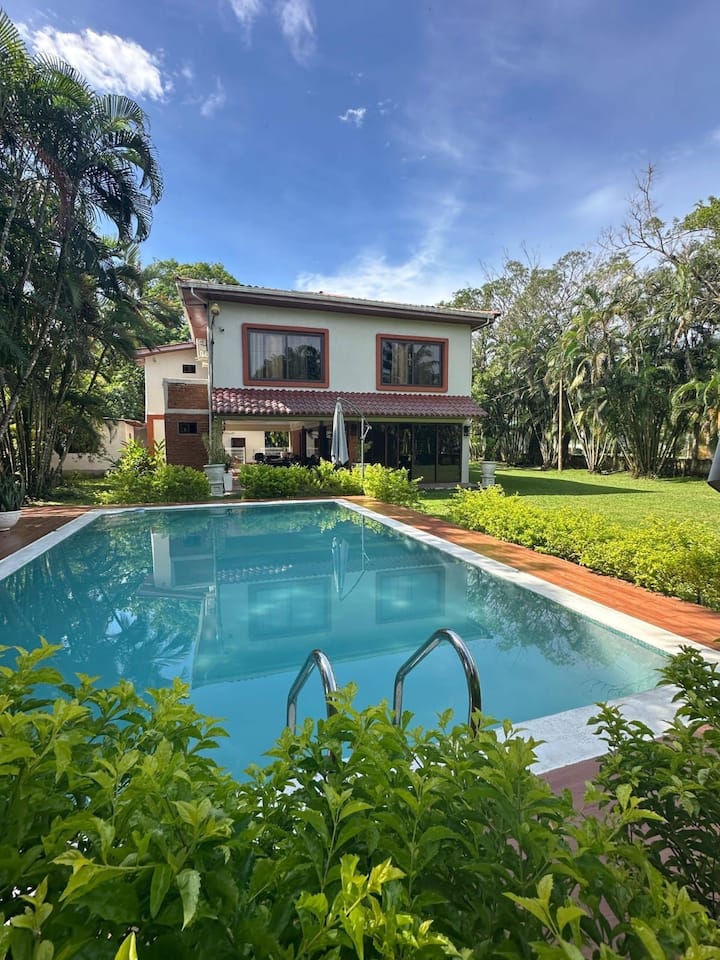 Casa De Playa Las Palmas 
Frente Al Mar - Puerto Cortés