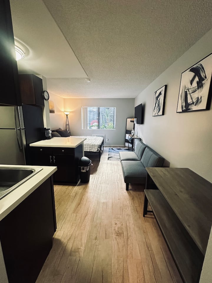 Hollywood Studio Near Walk Of Fame + Parking - Los Angeles, CA