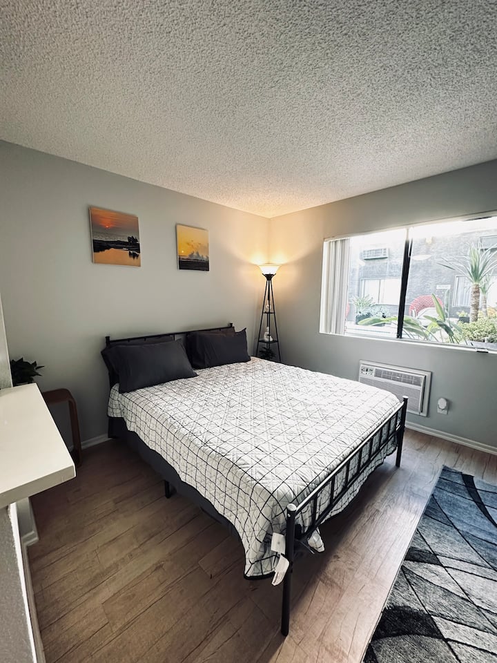 Hollywood Studio Near Walk Of Fame + Parking - Los Angeles, CA