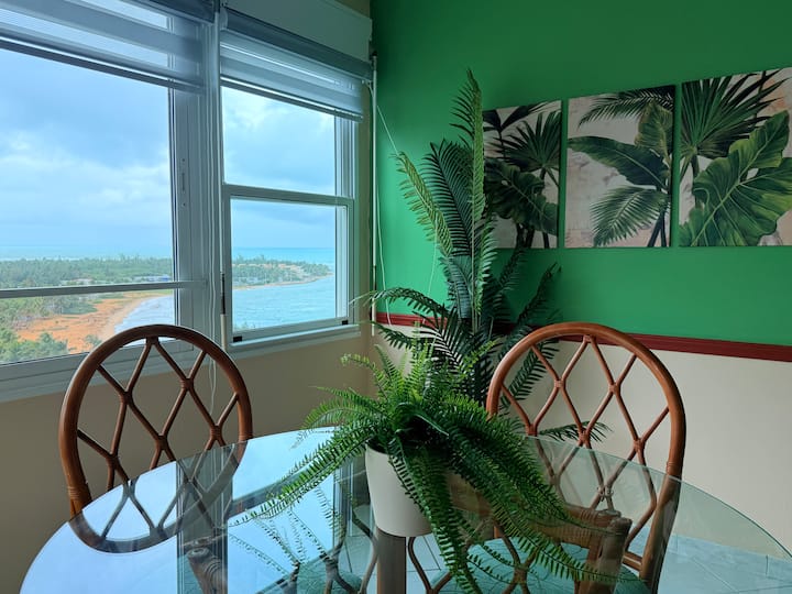 Tropical Sky-retreat: 15th Fl View + Walk To Beach - Luquillo