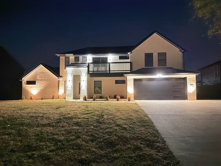 Cozy Lakeview Retreat Home - The Colony, TX