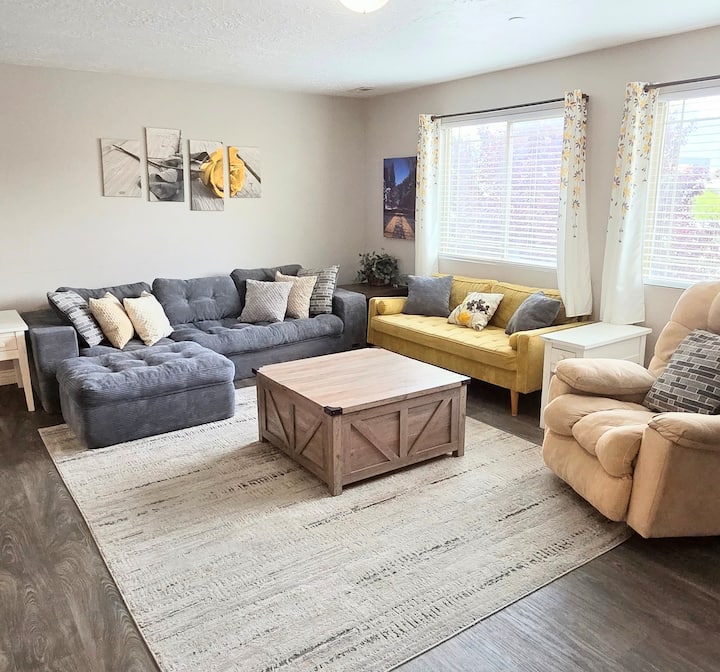 Huge 3 Bedroom Condo In Great Central Location - West Valley City, UT