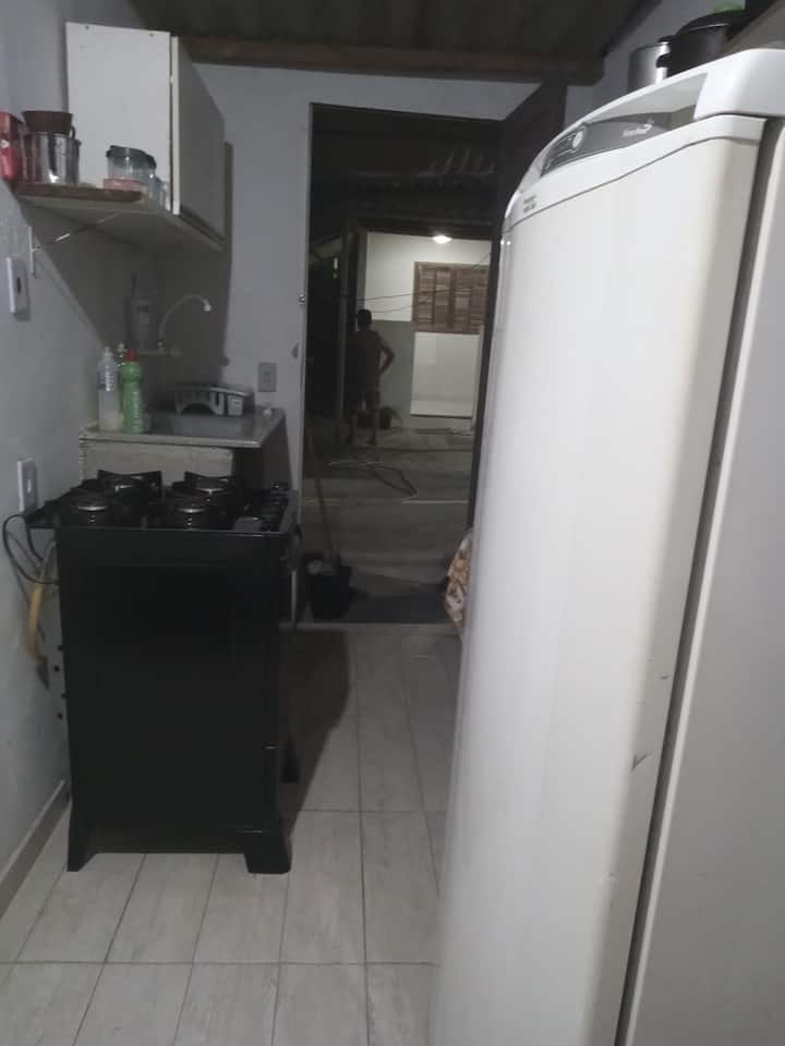 É Uma Kitnet Com Cozinha Equipada - Cabo Frio