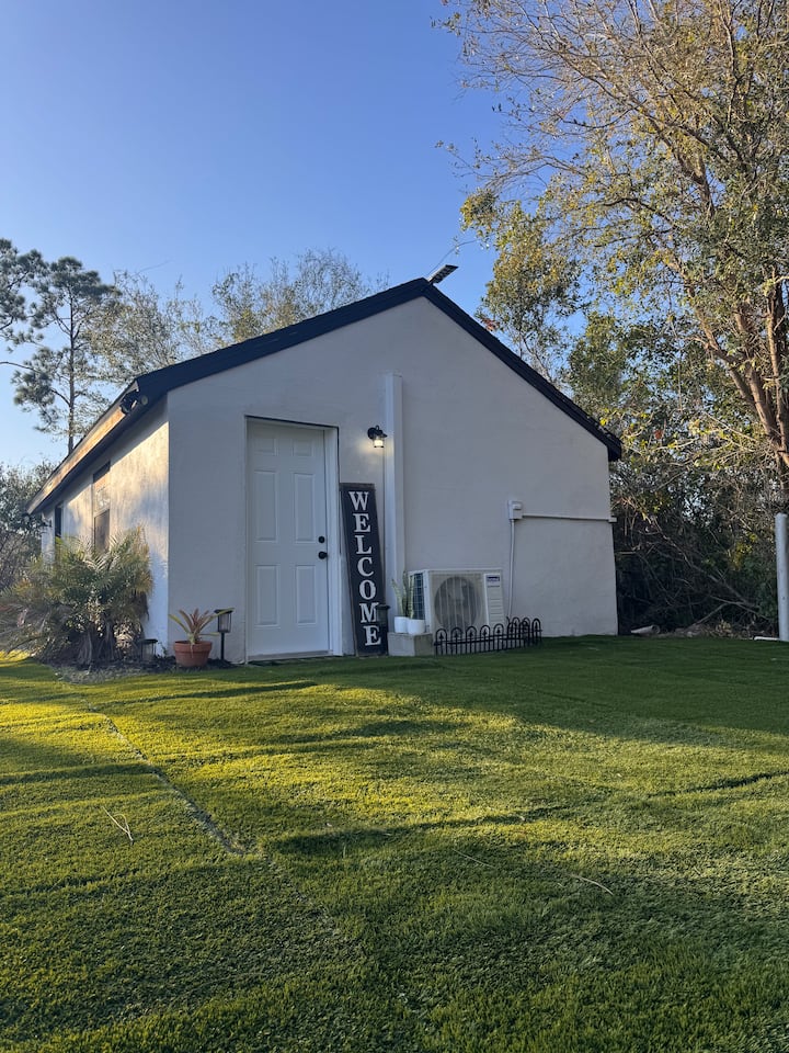Private Country Studio Retreat Near Parks - Safari - St. Cloud, FL