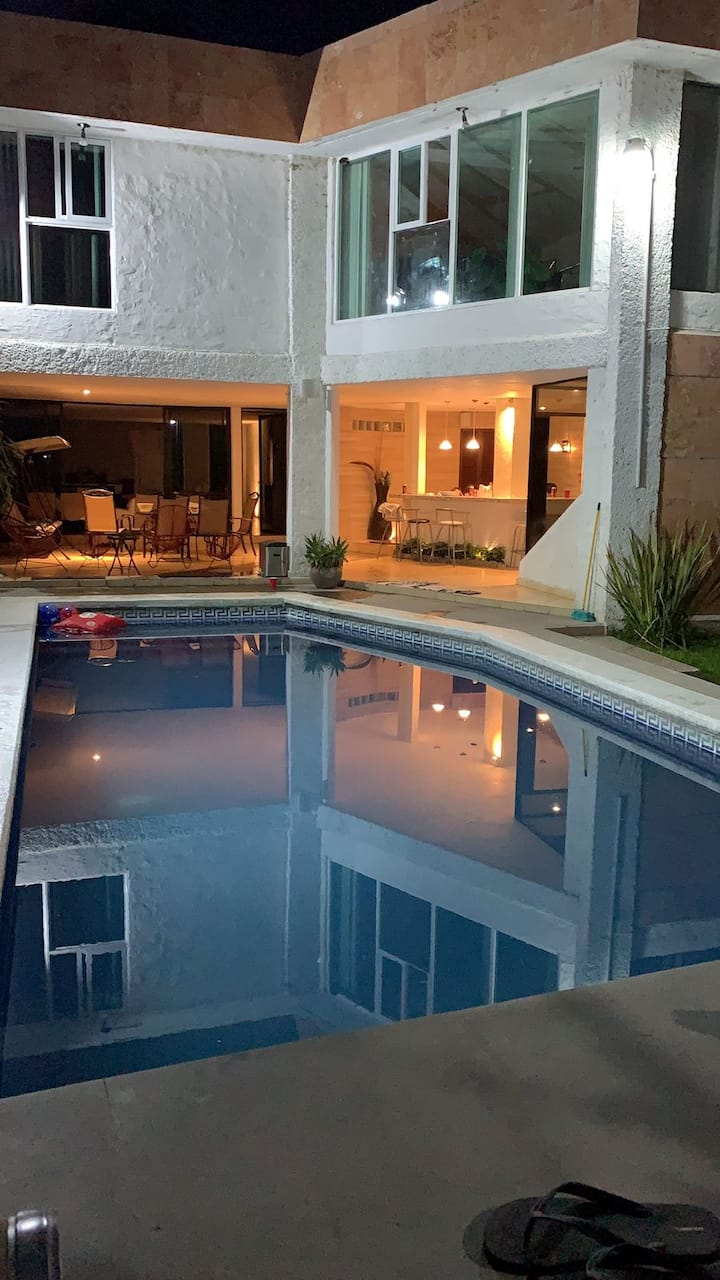 Casa De Descanso En Cuernavaca Con Alberca/jacuzzi - Mexico