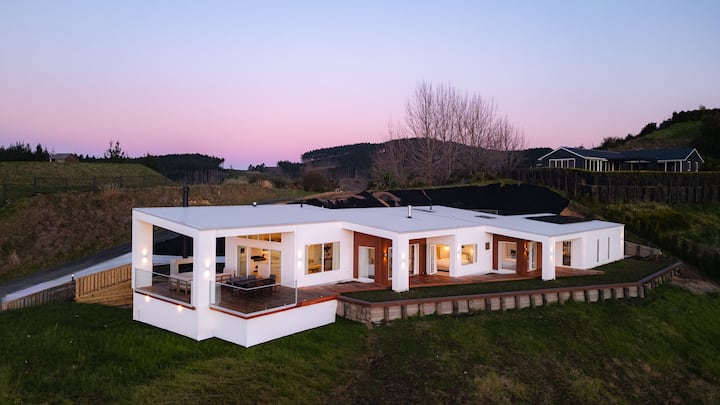 Wake To Sunrises, Wind Down With Sunsets - Tauranga