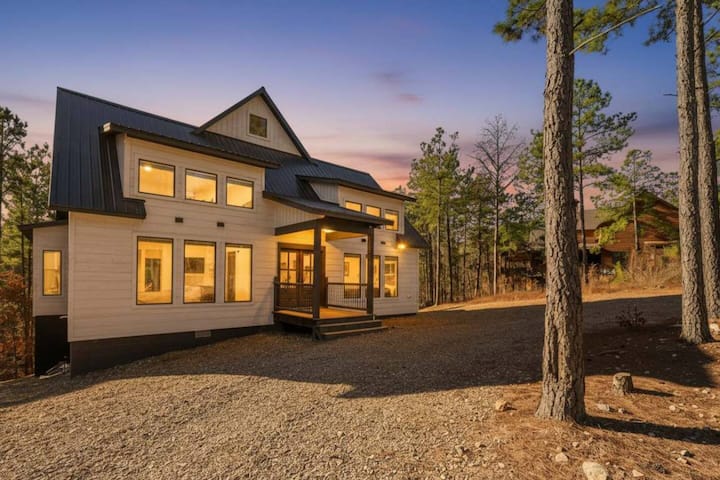 Hot Tub, Game Loft, Arcade, Pool Table & Fire Pit - Broken Bow, OK