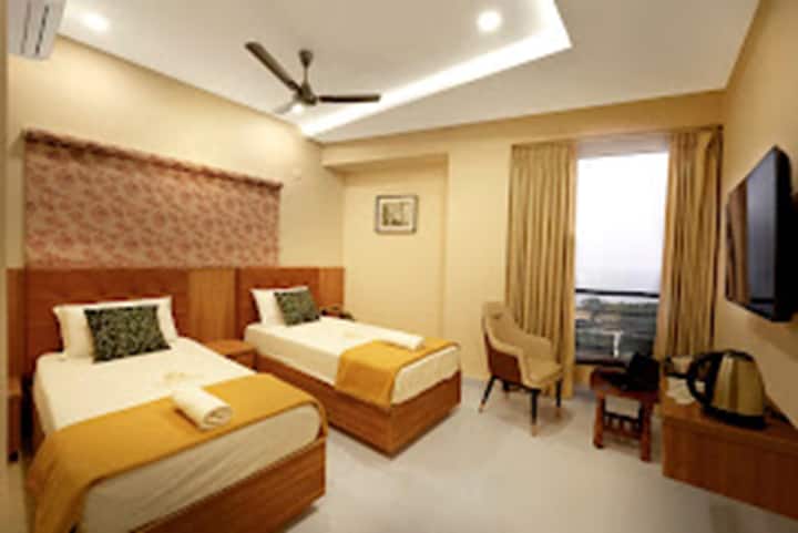 Deluxe Twin - Red Hill