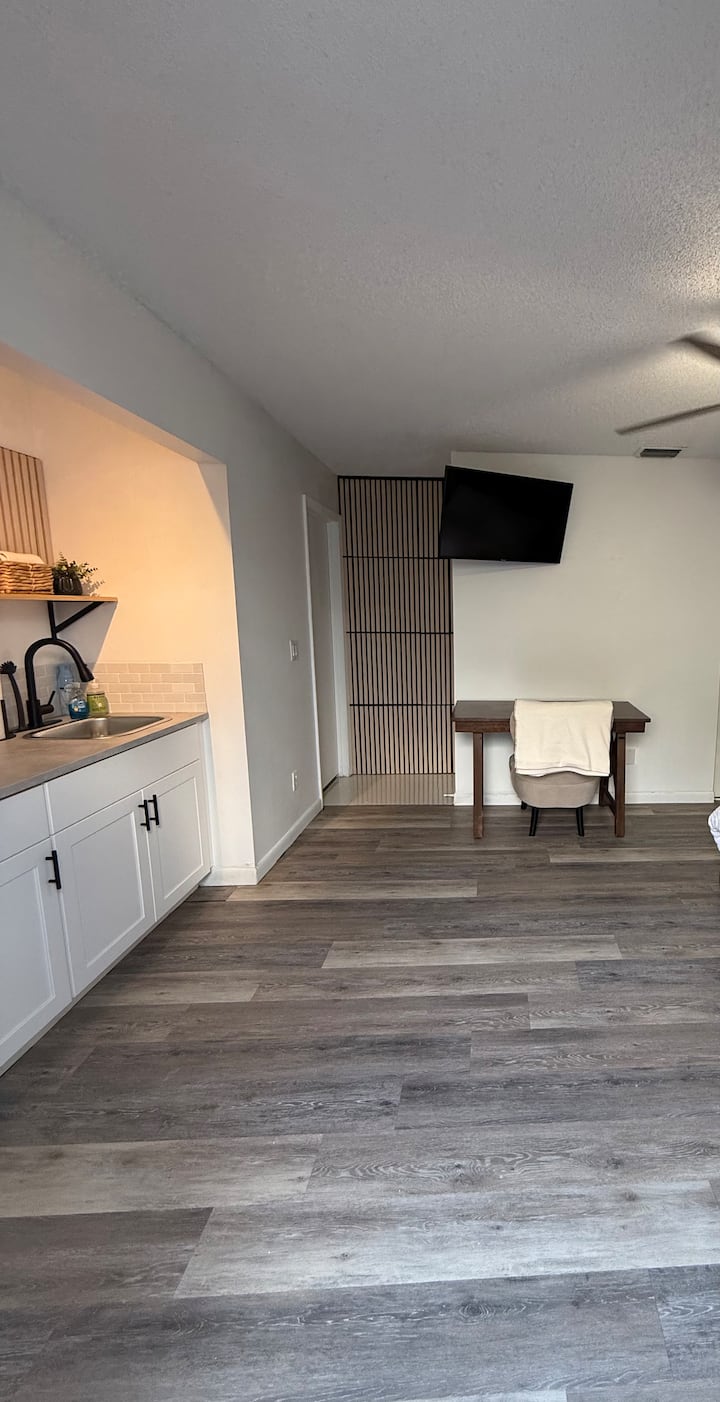 The Magnolia Retreat - Davie, FL