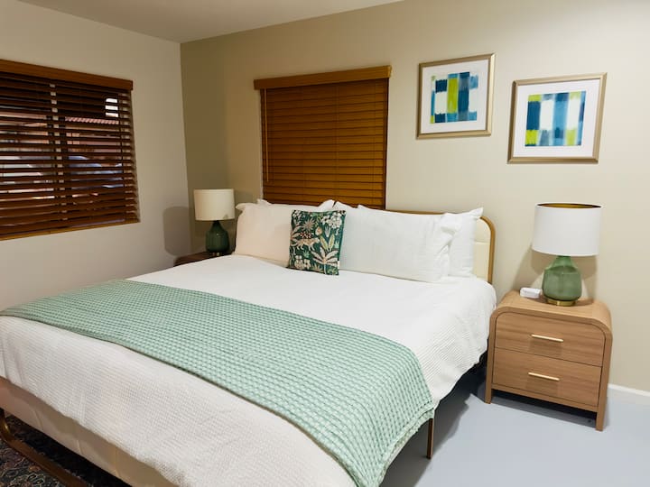 Jade King Studio W/ Kitchen - Desert Hot Springs, CA