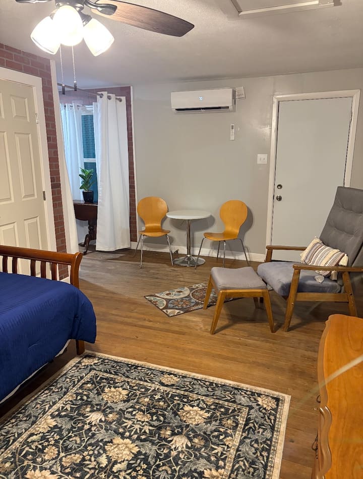 Quiet Private Guest House |1br + Daybed | Sleeps 4 - Abilene, TX