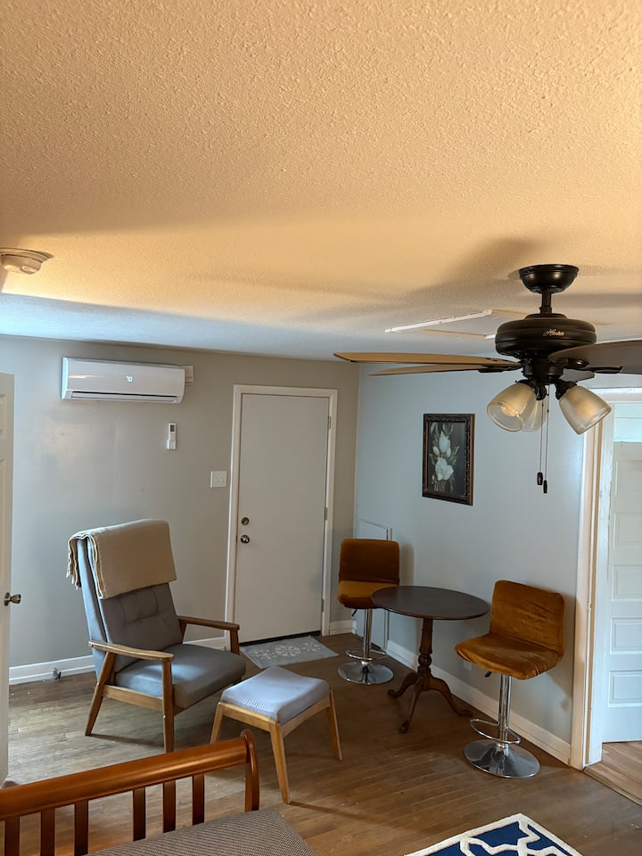 Quiet Private Guest House |1br + Daybed | Sleeps 4 - Abilene, TX