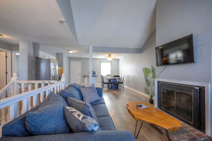 Soccer Comfortable Olathe Home| Sleeps 8|2 Baths - Shadow Lake, Olathe