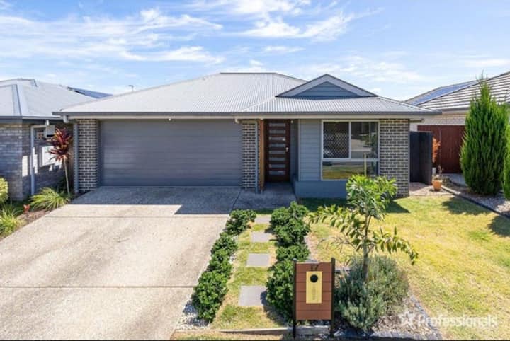 Beautiful 4bedroom 2bathroom House Caboolturesouth - Caboolture