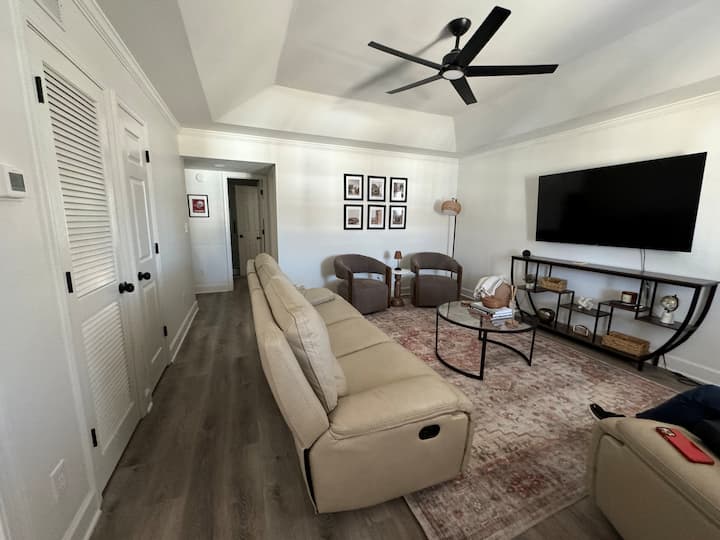 Cozy 2-bedroom Condo – Ideal For Friends & Family - Tuscaloosa, AL