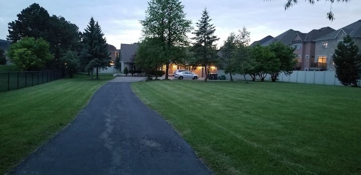 Resort Style House In Brampton On 1.2 Acre Land. - Brampton