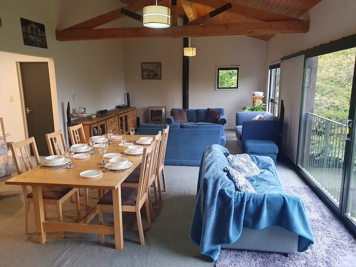 Spacious Country Retreat In Native Bush Setting - Akaroa