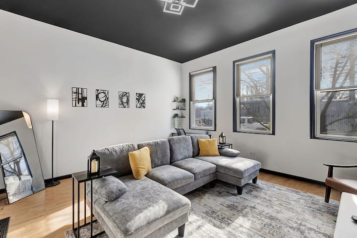 Sleek Modern 3 Bedroom Apartment 5 Min To Downtown - Cincinnati, OH