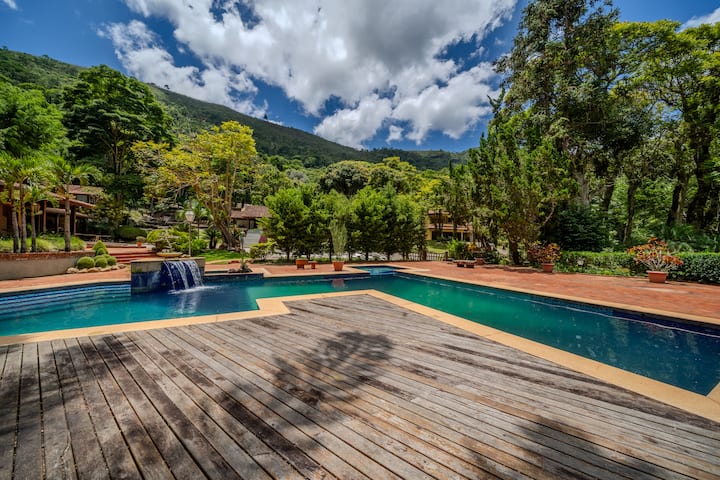 Sítio Em Itaipava • 15 Suítes E Lazer Completo - Petrópolis