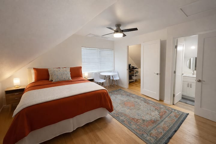 Private Upstairs Studio W/ Own Bath & Kitchenette - Petaluma, CA