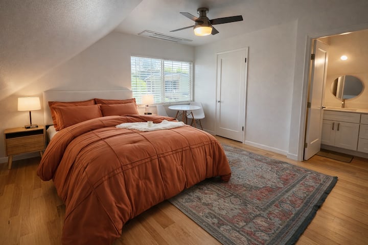Private Upstairs Studio W/ Own Bath & Kitchenette - Petaluma, CA