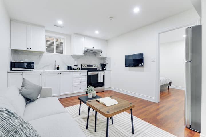 2br Welland Retreat | Walk To Canal | Sleeps 5! - Port Colborne