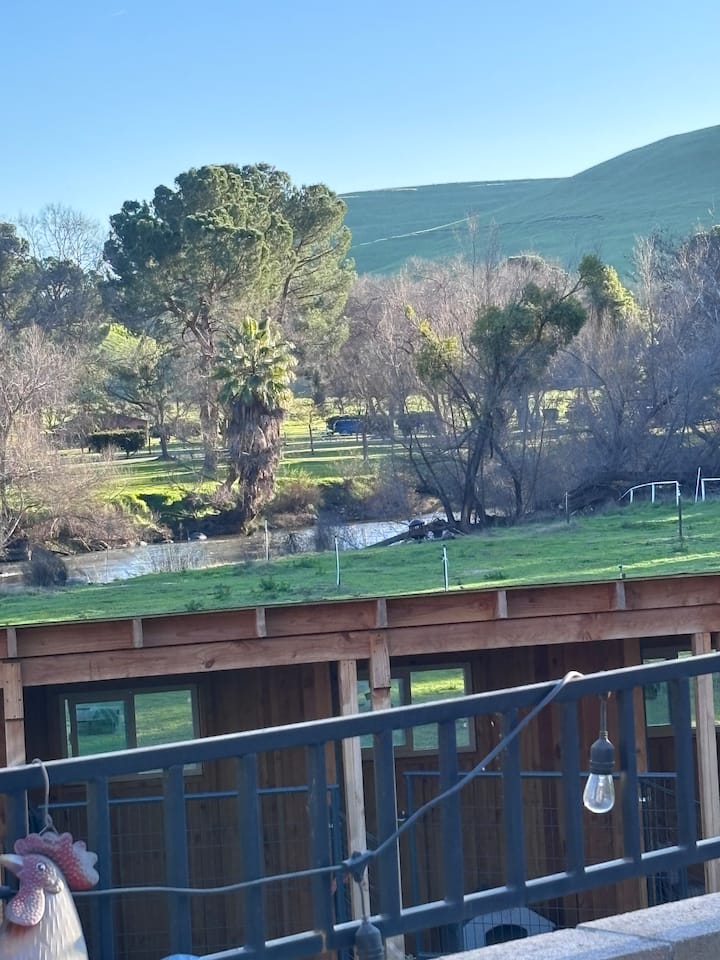 Beautiful Rv On River Front Property. 50amp Hookup - Bakersfield, CA